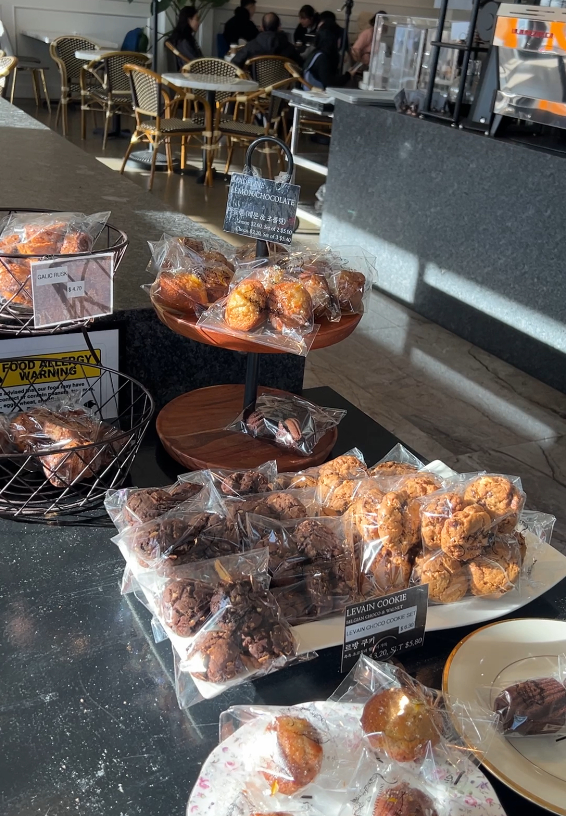 Confections Bakery & Cafe - 텐코리안